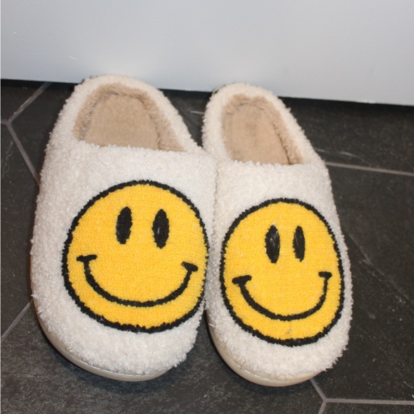 Amazon | Shoes | Fuzzy Smiley Face Slippers Size Eu 394 Us 78 | Poshmark